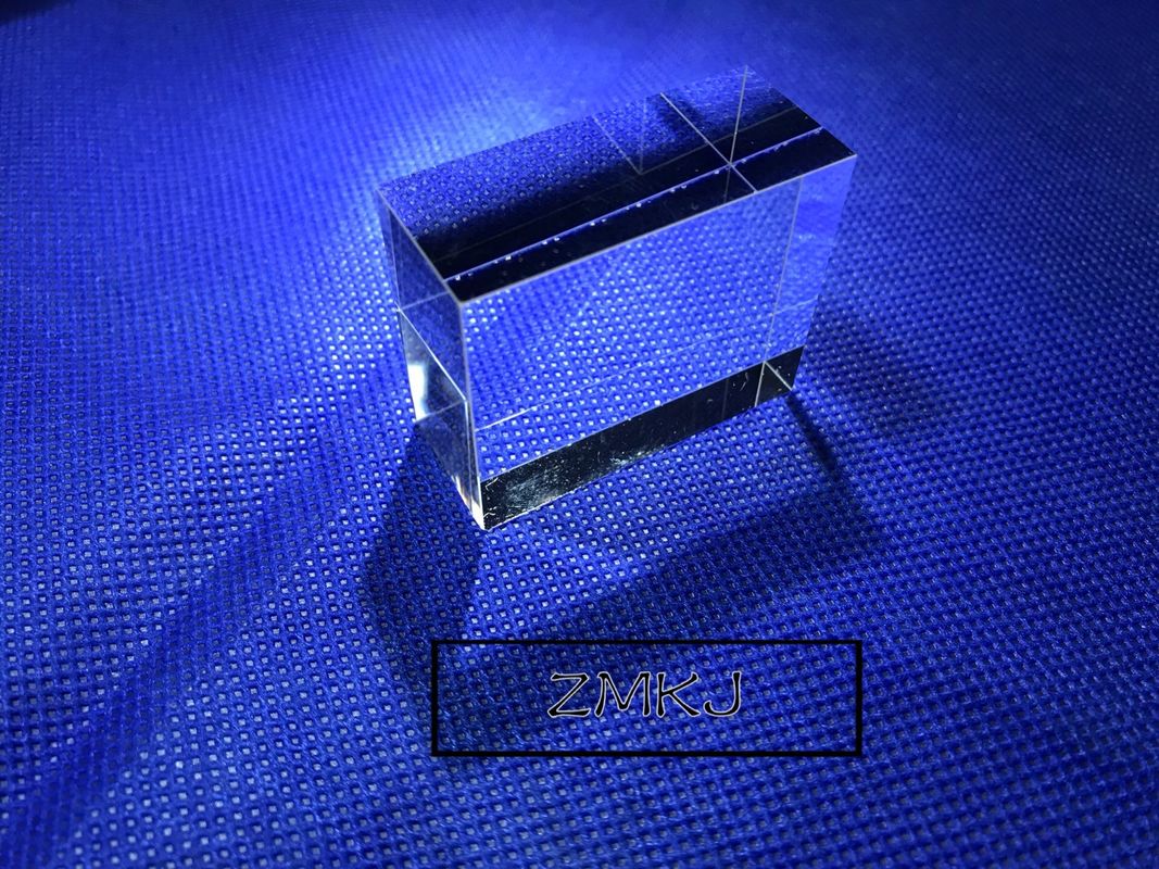 El zafiro de Hexahedron parte la lente óptica del bloque de guía ligera ...
